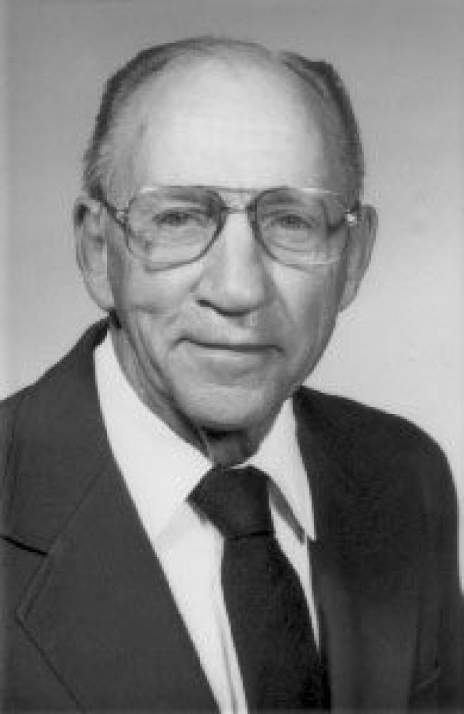 Dr. Wade Brinker, 1912-2008 | College of Veterinary Medicine at MSU